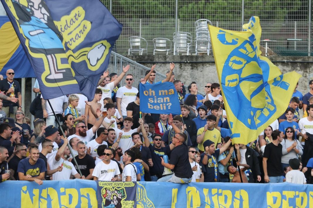 Curva Ospiti | I tifosi della Carrarese - PianetaEmpoli